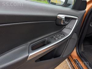 Brūns Volvo S60 2010 Rīga, ar dzinēja tilpumu 2.00 L un nobraukumu 192 tūkst. km par 5300 €, foto 22 vietnē AUTOMOTO.COM.LV