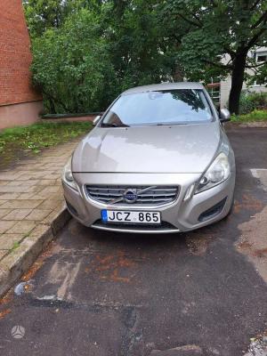 Brown Volvo S60 2011 in Vilnius, with an engine capacity of 1.56 L and mileage of 176 thousand km for 7000 €, photo  on AUTOMOTO.COM.LV