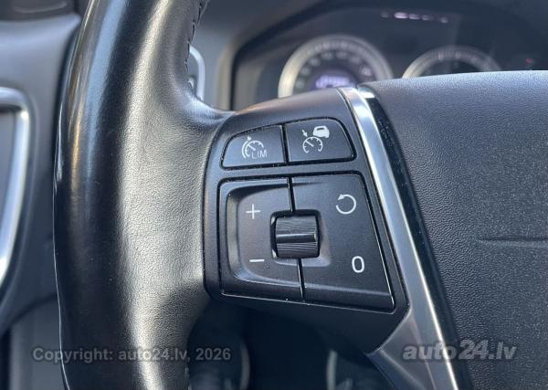 Brown Volvo S60 2011 in Tallinn, with an engine capacity of 2.00 L and mileage of 262 thousand km for 5990 €, photo 8 on AUTOMOTO.COM.LV