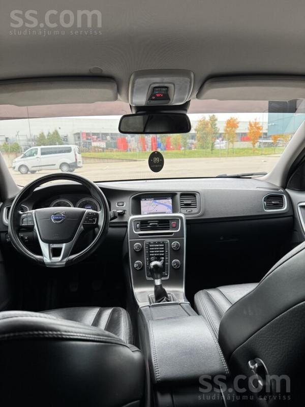 Brown Volvo S60 2011 in Jekabpils, with an engine capacity of 2.00 L and mileage of 356 thousand km for 6800 €, photo 8 on AUTOMOTO.COM.LV