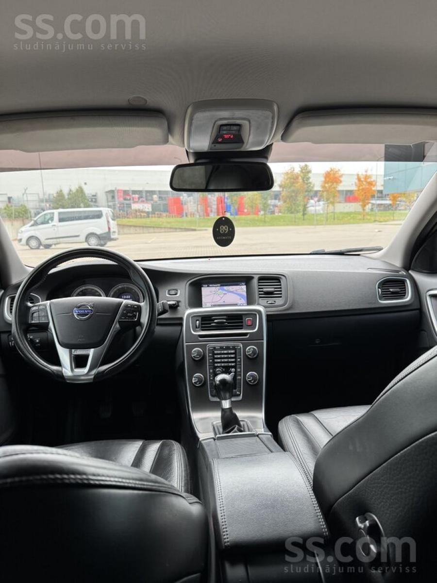 Brown Volvo S60 2011 in Jekabpils, with an engine capacity of 2.00 L and mileage of 356 thousand km for 6800 €, photo 8 on AUTOMOTO.COM.LV
