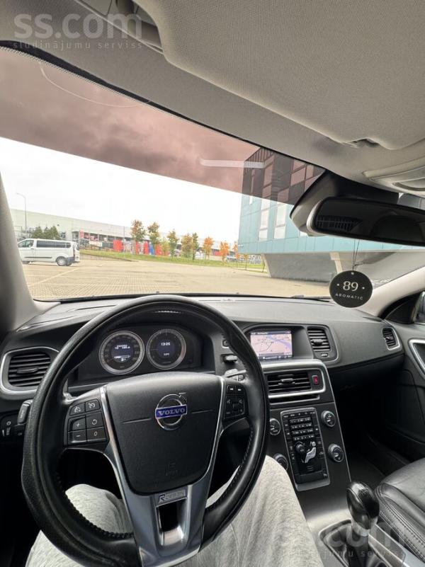 Brown Volvo S60 2011 in Jekabpils, with an engine capacity of 2.00 L and mileage of 356 thousand km for 6800 €, photo 11 on AUTOMOTO.COM.LV