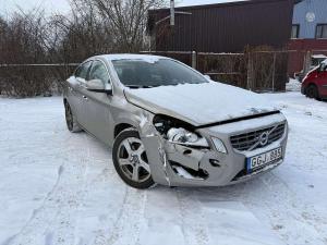 Brūns Volvo S60 2012 Šauļi, ar dzinēja tilpumu 1.60 L un nobraukumu 238 tūkst. km par 3500 €, foto  vietnē AUTOMOTO.COM.LV