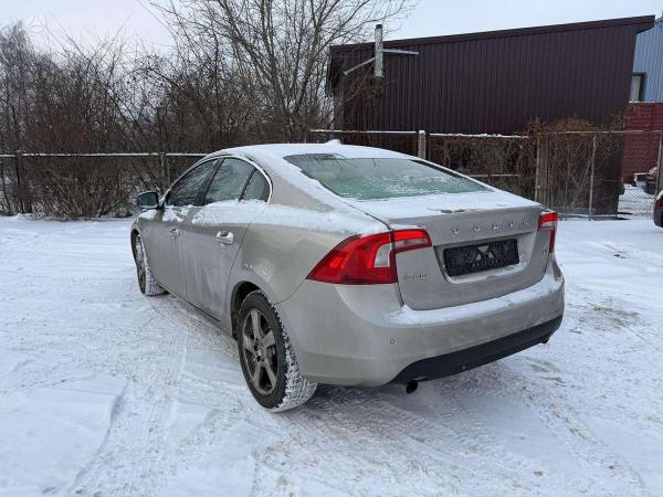 Brūns Volvo S60 2012 Šauļi, ar dzinēja tilpumu 1.60 L un nobraukumu 238 tūkst. km par 3500 €, foto 2 vietnē AUTOMOTO.COM.LV