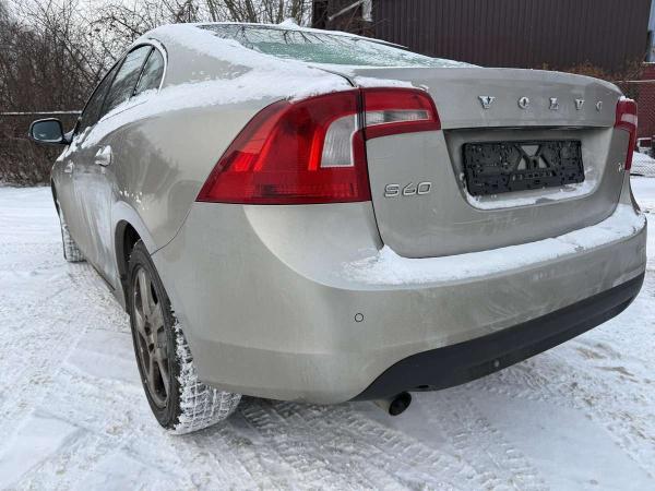 Brūns Volvo S60 2012 Šauļi, ar dzinēja tilpumu 1.60 L un nobraukumu 238 tūkst. km par 3500 €, foto 3 vietnē AUTOMOTO.COM.LV