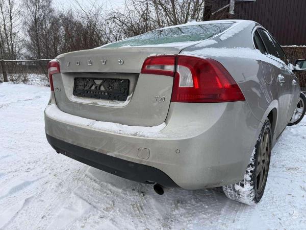 Brūns Volvo S60 2012 Šauļi, ar dzinēja tilpumu 1.60 L un nobraukumu 238 tūkst. km par 3500 €, foto 8 vietnē AUTOMOTO.COM.LV