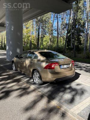 Brūns Volvo S60 2012 Jūrmala, ar dzinēja tilpumu 1.60 L un nobraukumu 246 tūkst. km par 5900 €, foto 5 vietnē AUTOMOTO.COM.LV