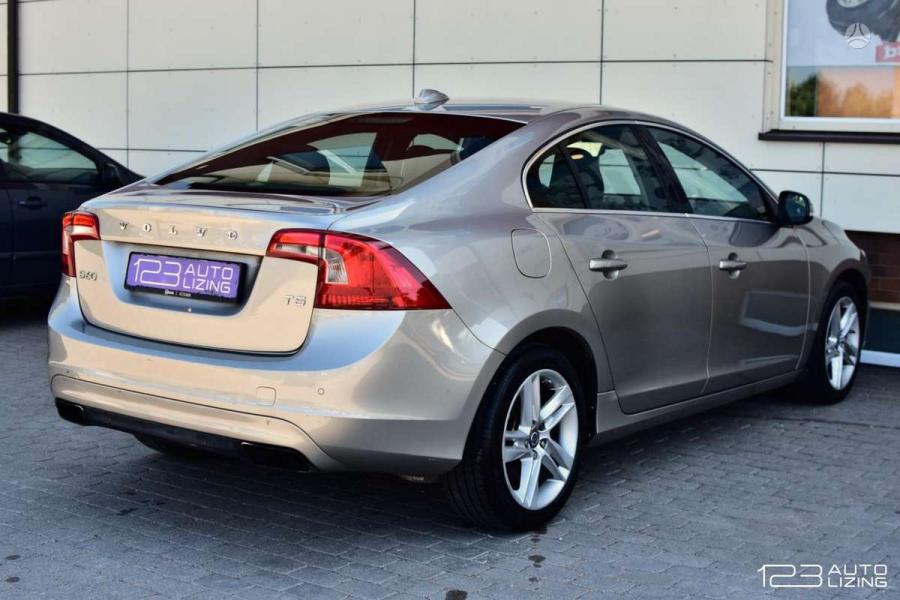 Brūns Volvo S60 2015 Kretinga, ar dzinēja tilpumu 2.00 L un nobraukumu 270 tūkst. km par 7650 €, foto 11 vietnē AUTOMOTO.COM.LV