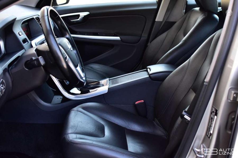 Brūns Volvo S60 2015 Kretinga, ar dzinēja tilpumu 2.00 L un nobraukumu 270 tūkst. km par 7650 €, foto 16 vietnē AUTOMOTO.COM.LV