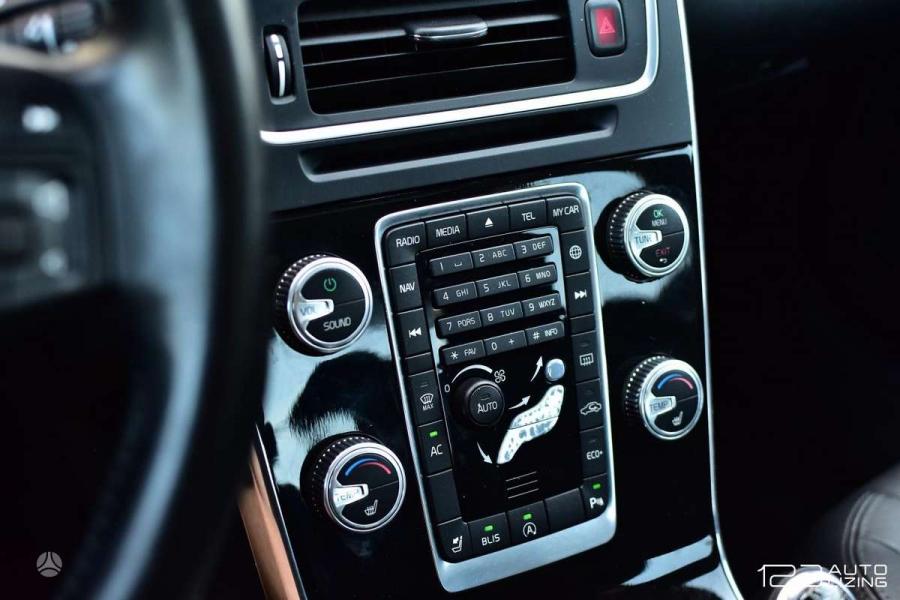 Brūns Volvo S60 2015 Kretinga, ar dzinēja tilpumu 2.00 L un nobraukumu 270 tūkst. km par 7650 €, foto 20 vietnē AUTOMOTO.COM.LV