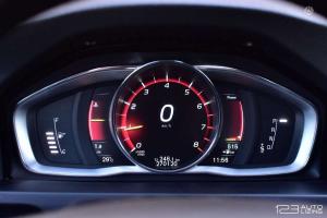Brūns Volvo S60 2015 Kretinga, ar dzinēja tilpumu 2.00 L un nobraukumu 270 tūkst. km par 7650 €, foto 25 vietnē AUTOMOTO.COM.LV