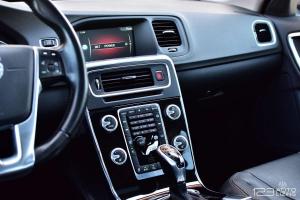 Brūns Volvo S60 2015 Kretinga, ar dzinēja tilpumu 2.00 L un nobraukumu 270 tūkst. km par 7650 €, foto 29 vietnē AUTOMOTO.COM.LV