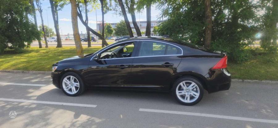 Brown Volvo S60 2015 in Klaipeda, with an engine capacity of 2.00 L and mileage of 200 thousand km for 5200 €, photo 6 on AUTOMOTO.COM.LV