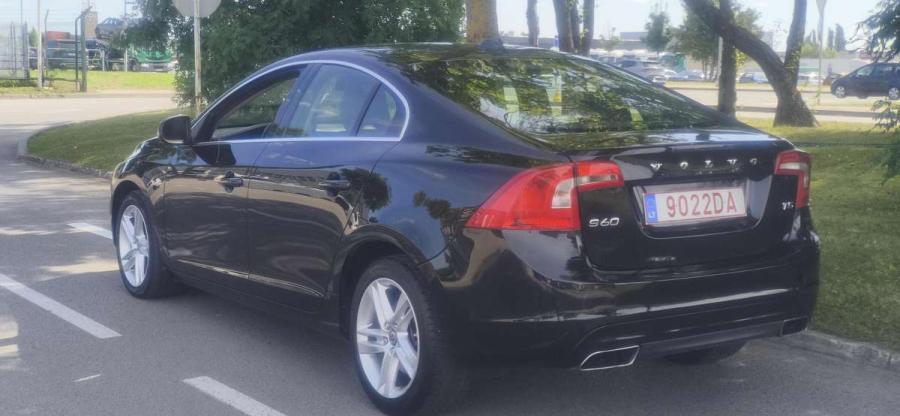 Brown Volvo S60 2015 in Klaipeda, with an engine capacity of 2.00 L and mileage of 200 thousand km for 5200 €, photo 9 on AUTOMOTO.COM.LV