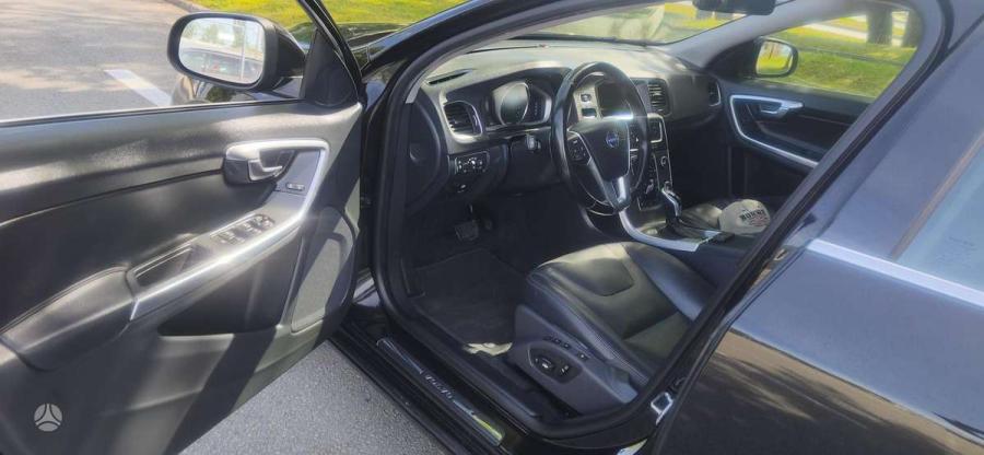 Brown Volvo S60 2015 in Klaipeda, with an engine capacity of 2.00 L and mileage of 200 thousand km for 5200 €, photo 27 on AUTOMOTO.COM.LV