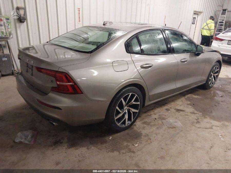 Brown Volvo S60 2019 in Vilnius, with an engine capacity of 1.97 L and mileage of 259 thousand km for 9999 €, photo 3 on AUTOMOTO.COM.LV