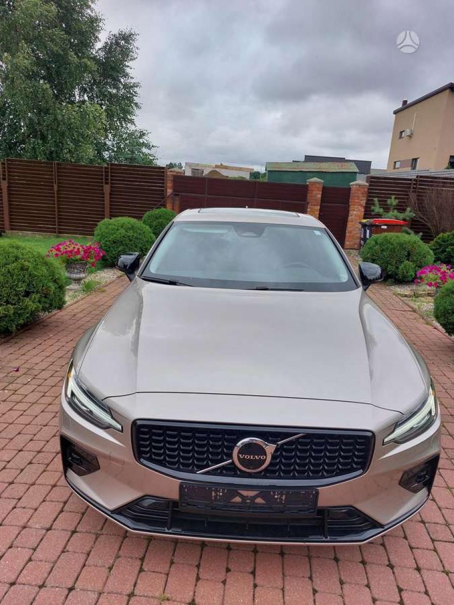 Brūns Volvo S60 2023 Klaipėda, ar dzinēja tilpumu 2.00 L un nobraukumu 24 tūkst. km par 25300 €, foto 1 vietnē AUTOMOTO.COM.LV