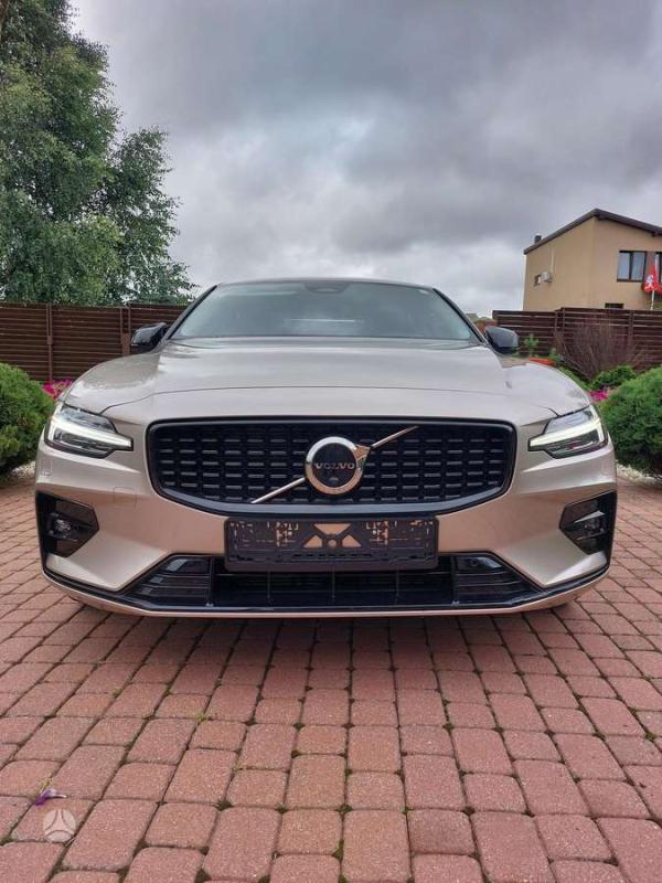 Brūns Volvo S60 2023 Klaipėda, ar dzinēja tilpumu 2.00 L un nobraukumu 24 tūkst. km par 25300 €, foto 2 vietnē AUTOMOTO.COM.LV