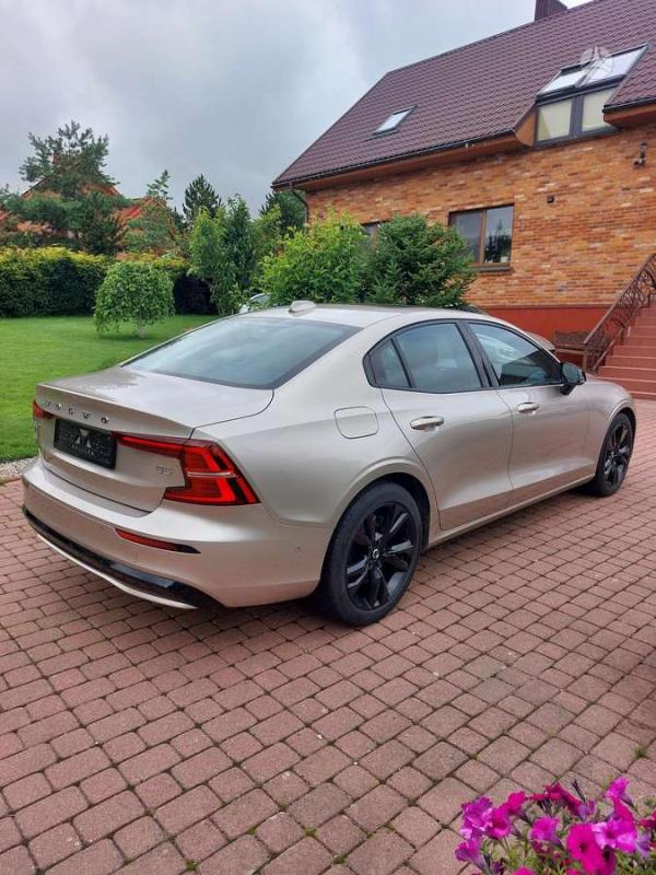Brūns Volvo S60 2023 Klaipėda, ar dzinēja tilpumu 2.00 L un nobraukumu 24 tūkst. km par 25300 €, foto 4 vietnē AUTOMOTO.COM.LV