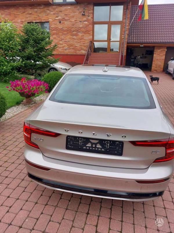 Brūns Volvo S60 2023 Klaipėda, ar dzinēja tilpumu 2.00 L un nobraukumu 24 tūkst. km par 25300 €, foto 5 vietnē AUTOMOTO.COM.LV