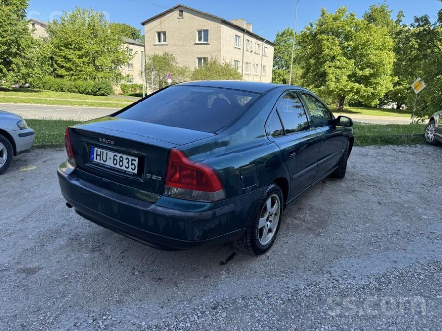 Zaļš Volvo S60 2000 Saldus, ar dzinēja tilpumu 2.40 L un nobraukumu 261 tūkst. km par 1000 €, foto 3 vietnē AUTOMOTO.COM.LV