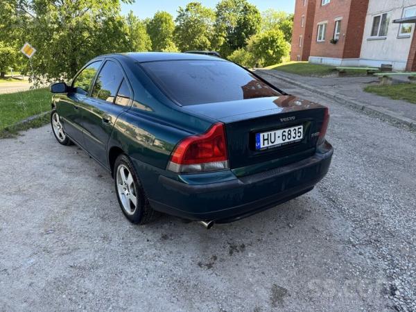 Green Volvo S60 2000 in Saldus, with an engine capacity of 2.40 L and mileage of 261 thousand km for 1000 €, photo 4 on AUTOMOTO.COM.LV