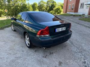Zaļš Volvo S60 2000 Saldus, ar dzinēja tilpumu 2.40 L un nobraukumu 261 tūkst. km par 1000 €, foto 4 vietnē AUTOMOTO.COM.LV