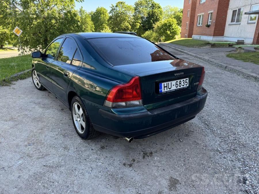 Zaļš Volvo S60 2000 Saldus, ar dzinēja tilpumu 2.40 L un nobraukumu 261 tūkst. km par 1000 €, foto 4 vietnē AUTOMOTO.COM.LV