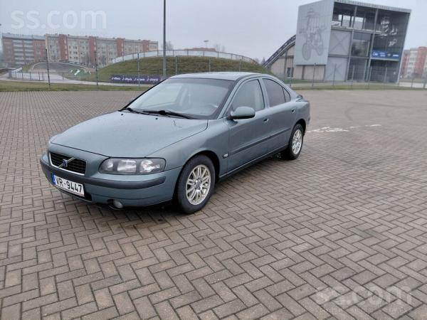 Zaļš Volvo S60 2001 Valmiera, ar dzinēja tilpumu 2.40 L un nobraukumu 382 tūkst. km par 1050 €, foto 1 vietnē AUTOMOTO.COM.LV