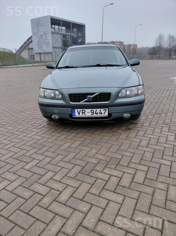 Zaļš Volvo S60 2001 Valmiera, ar dzinēja tilpumu 2.40 L un nobraukumu 382 tūkst. km par 1050 €, foto 2 vietnē AUTOMOTO.COM.LV