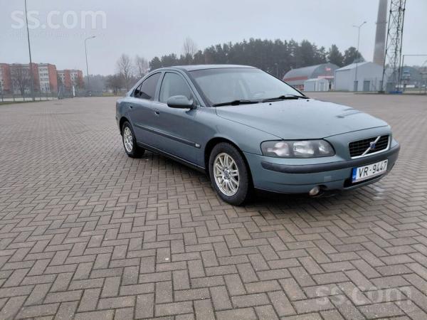 Zaļš Volvo S60 2001 Valmiera, ar dzinēja tilpumu 2.40 L un nobraukumu 382 tūkst. km par 1050 €, foto 3 vietnē AUTOMOTO.COM.LV