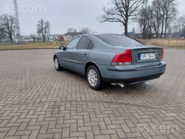 Zaļš Volvo S60 2001 Valmiera, ar dzinēja tilpumu 2.40 L un nobraukumu 382 tūkst. km par 1050 €, foto 4 vietnē AUTOMOTO.COM.LV