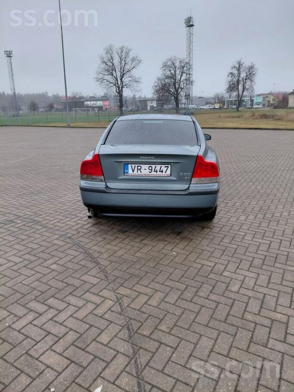 Zaļš Volvo S60 2001 Valmiera, ar dzinēja tilpumu 2.40 L un nobraukumu 382 tūkst. km par 1050 €, foto 5 vietnē AUTOMOTO.COM.LV