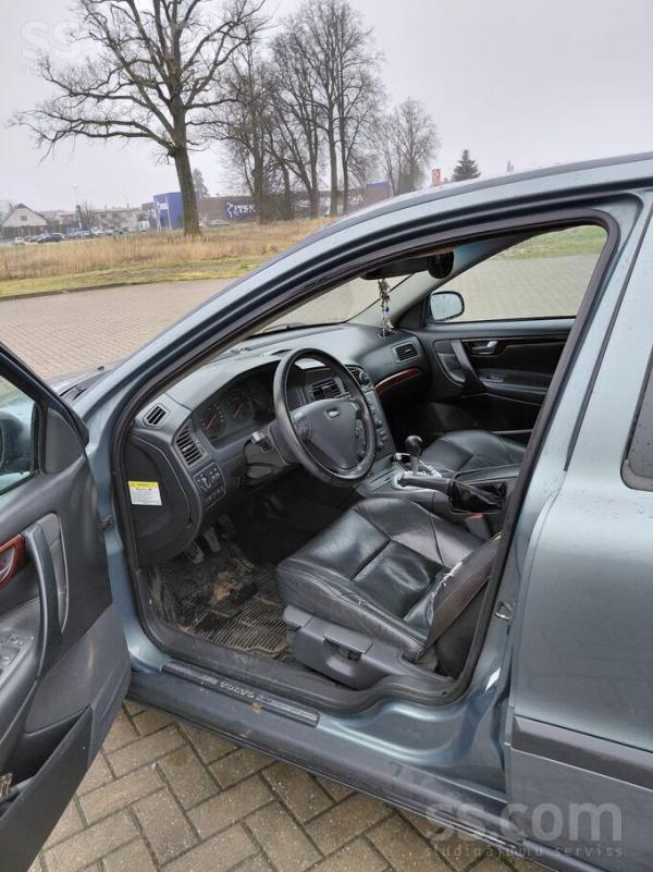 Zaļš Volvo S60 2001 Valmiera, ar dzinēja tilpumu 2.40 L un nobraukumu 382 tūkst. km par 1050 €, foto 7 vietnē AUTOMOTO.COM.LV