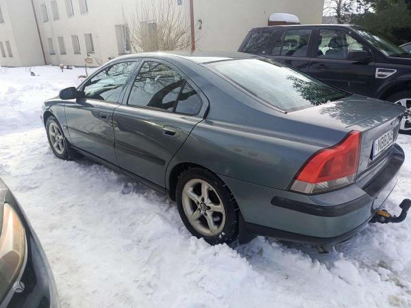 Zaļš Volvo S60 2001 Šilutė, ar dzinēja tilpumu 2.44 L un nobraukumu 381 tūkst. km par 1250 €, foto 3 vietnē AUTOMOTO.COM.LV