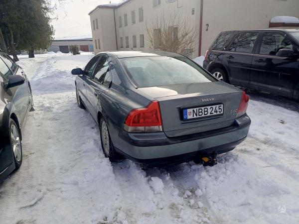 Zaļš Volvo S60 2001 Šilutė, ar dzinēja tilpumu 2.44 L un nobraukumu 381 tūkst. km par 1250 €, foto 5 vietnē AUTOMOTO.COM.LV