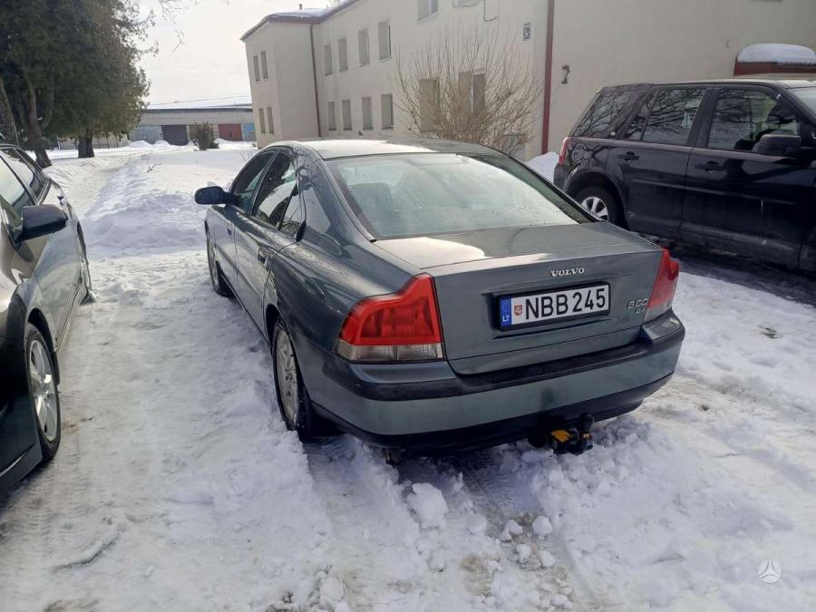Zaļš Volvo S60 2001 Šilutė, ar dzinēja tilpumu 2.44 L un nobraukumu 381 tūkst. km par 1250 €, foto 5 vietnē AUTOMOTO.COM.LV