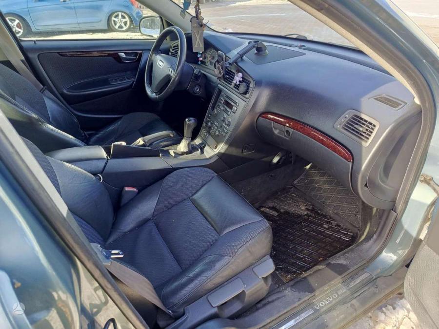 Zaļš Volvo S60 2001 Šilutė, ar dzinēja tilpumu 2.44 L un nobraukumu 381 tūkst. km par 1250 €, foto 8 vietnē AUTOMOTO.COM.LV