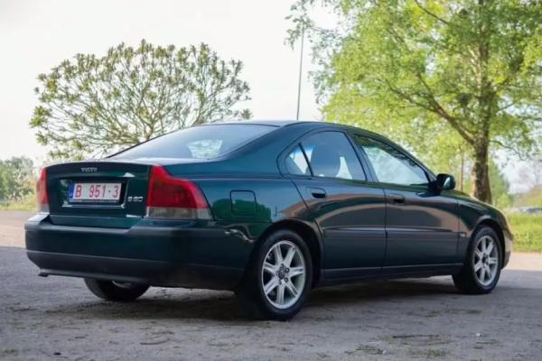 Green Volvo S60 2001 in Grobiņa, with an engine capacity of 2.40 L and mileage of 313 thousand km for 1850 €, photo 4 on AUTOMOTO.COM.LV