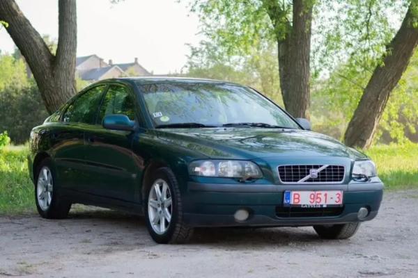 Green Volvo S60 2001 in Grobiņa, with an engine capacity of 2.40 L and mileage of 313 thousand km for 1850 €, photo 5 on AUTOMOTO.COM.LV