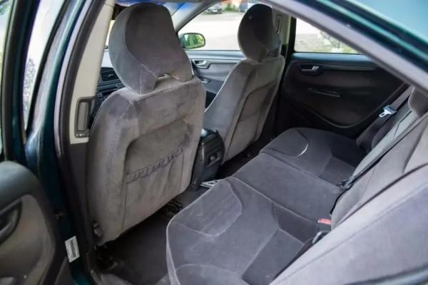 Green Volvo S60 2001 in Grobiņa, with an engine capacity of 2.40 L and mileage of 313 thousand km for 1850 €, photo 9 on AUTOMOTO.COM.LV