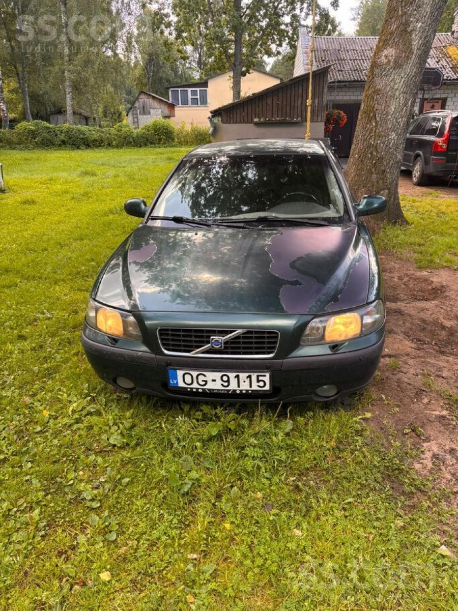 Green Volvo S60 2001 in Riga, with an engine capacity of 2.40 L and mileage of 43 thousand km for 600 €, photo 4 on AUTOMOTO.COM.LV