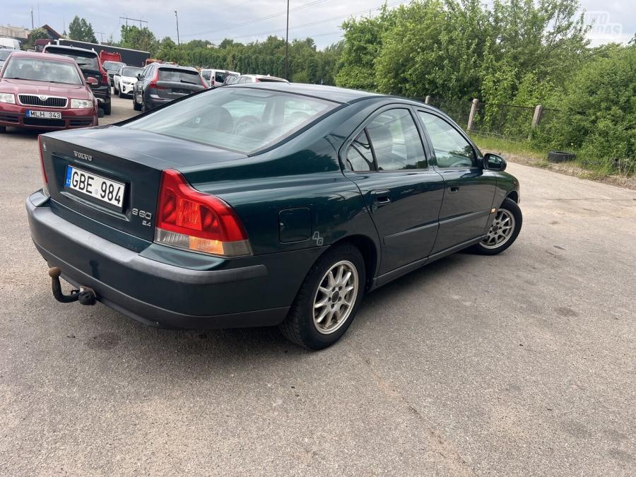 Green Volvo S60 2002 in Siauliai, with an engine capacity of 2.40 L and mileage of 330 thousand km for 1149 €, photo 1 on AUTOMOTO.COM.LV