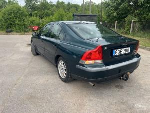 Green Volvo S60 2002 in Siauliai, with an engine capacity of 2.40 L and mileage of 330 thousand km for 1149 €, photo 4 on AUTOMOTO.COM.LV