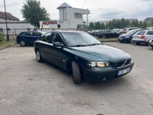 Green Volvo S60 2002 in Siauliai, with an engine capacity of 2.40 L and mileage of 330 thousand km for 1149 €, photo 7 on AUTOMOTO.COM.LV