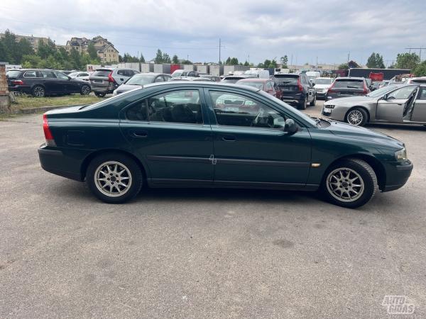 Green Volvo S60 2002 in Siauliai, with an engine capacity of 2.40 L and mileage of 330 thousand km for 1149 €, photo 7 on AUTOMOTO.COM.LV
