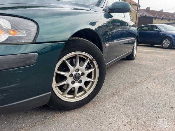 Green Volvo S60 2002 in Siauliai, with an engine capacity of 2.40 L and mileage of 330 thousand km for 1149 €, photo 10 on AUTOMOTO.COM.LV