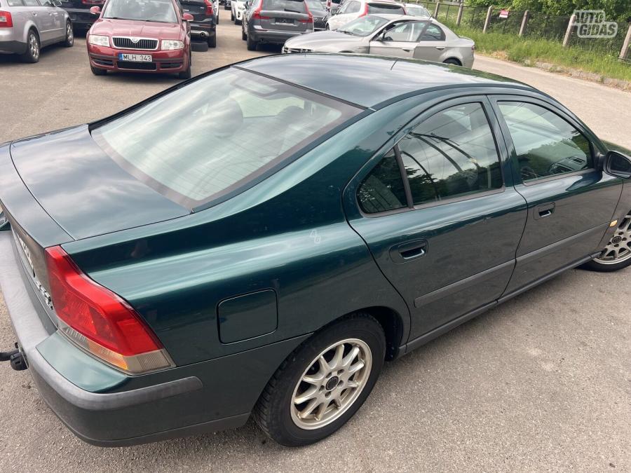 Green Volvo S60 2002 in Siauliai, with an engine capacity of 2.40 L and mileage of 330 thousand km for 1149 €, photo 13 on AUTOMOTO.COM.LV