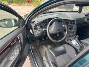 Green Volvo S60 2002 in Siauliai, with an engine capacity of 2.40 L and mileage of 330 thousand km for 1149 €, photo 15 on AUTOMOTO.COM.LV
