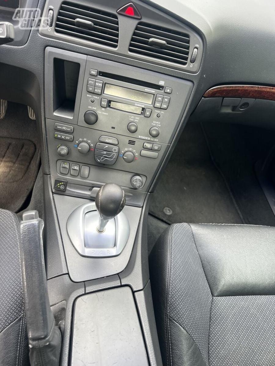 Green Volvo S60 2002 in Siauliai, with an engine capacity of 2.40 L and mileage of 330 thousand km for 1149 €, photo 16 on AUTOMOTO.COM.LV